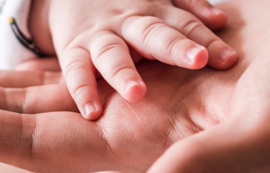 Lo que debes saber sobre el popó de tu bebé - Seguros SURA Colombia